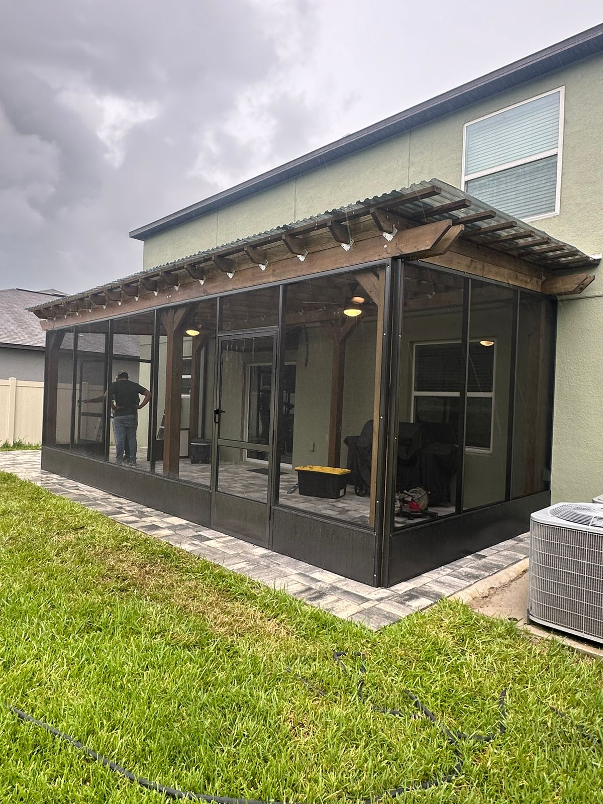 Pergola with screen - ECM USA Services